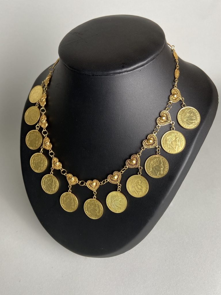 Collier en or jaune 18K - Hotel Des Ventes Giraudeau